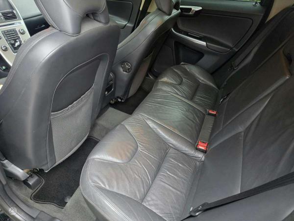 Melns Volvo XC60 2013 Plungė, ar dzinēja tilpumu 3.20 L un nobraukumu 195 tūkst. km par 7650 €, foto 9 vietnē AUTOMOTO.COM.LV