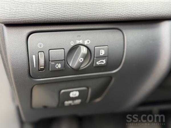 Черный Вольво ХС60 2013 в Рига, объемом двигателя 2.40 л и пробегом 270 тыс. км за 11500 €, фото 7 на AUTOMOTO.COM.LV