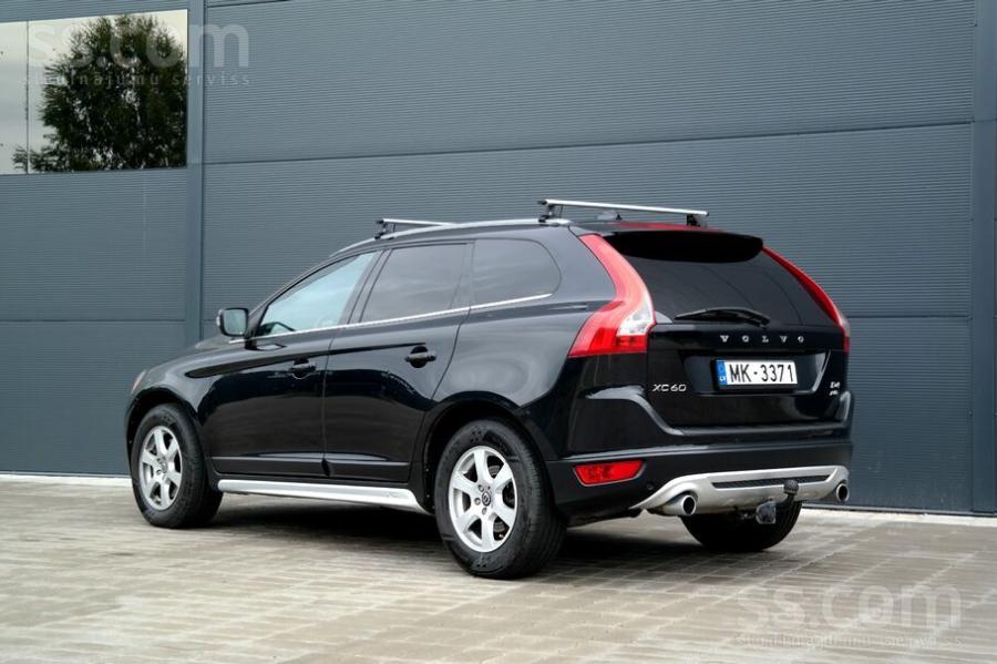 Black Volvo XC60 2013 in Riga, with an engine capacity of 2.40 L and mileage of 171 thousand km for 11500 €, photo 4 on AUTOMOTO.COM.LV