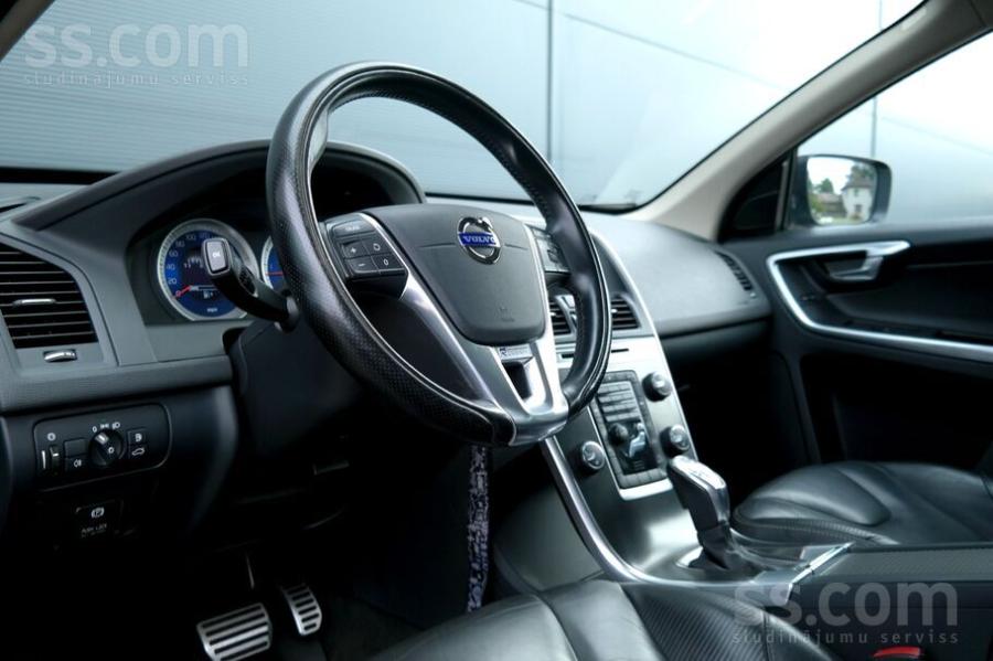 Black Volvo XC60 2013 in Riga, with an engine capacity of 2.40 L and mileage of 171 thousand km for 11500 €, photo 8 on AUTOMOTO.COM.LV