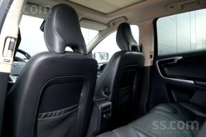 Black Volvo XC60 2013 in Riga, with an engine capacity of 2.40 L and mileage of 171 thousand km for 11500 €, photo 10 on AUTOMOTO.COM.LV