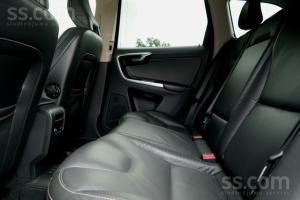 Black Volvo XC60 2013 in Riga, with an engine capacity of 2.40 L and mileage of 171 thousand km for 11500 €, photo 11 on AUTOMOTO.COM.LV