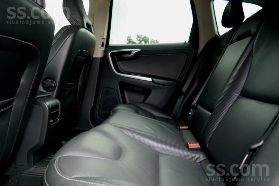 Black Volvo XC60 2013 in Riga, with an engine capacity of 2.40 L and mileage of 171 thousand km for 11500 €, photo 11 on AUTOMOTO.COM.LV