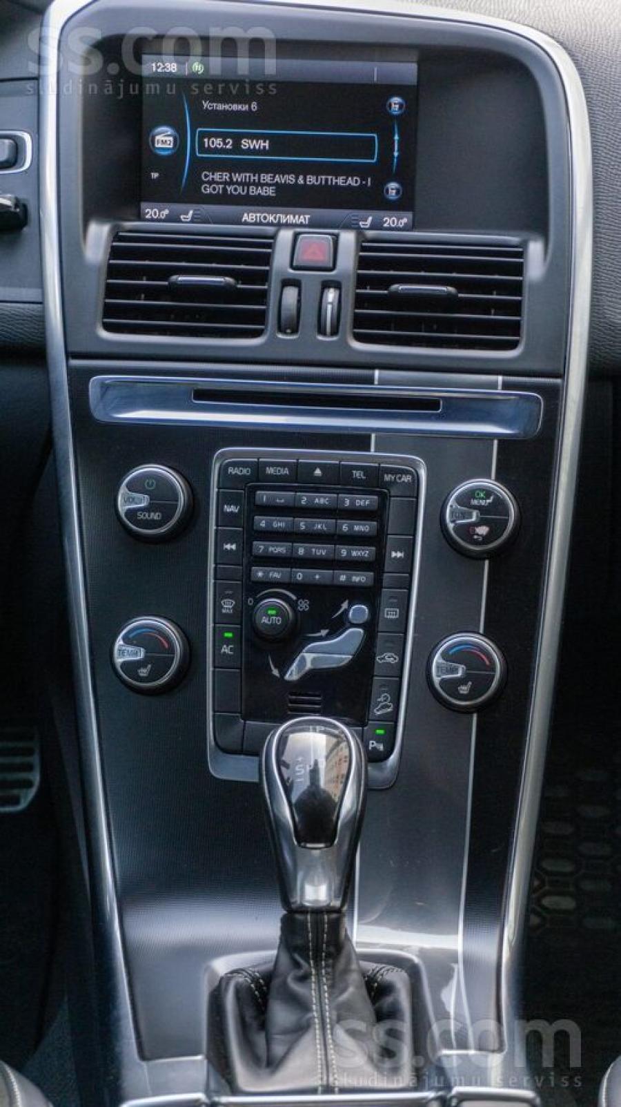 Melns Volvo XC60 2013 Rīga, ar dzinēja tilpumu 2.40 L un nobraukumu 338 tūkst. km par 10590 €, foto 13 vietnē AUTOMOTO.COM.LV