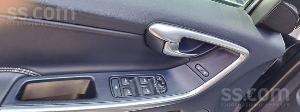 Melns Volvo XC60 2013 Rīga, ar dzinēja tilpumu 2.40 L un nobraukumu 232 tūkst. km par 9600 €, foto 3 vietnē AUTOMOTO.COM.LV