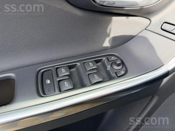 Melns Volvo XC60 2013 Rīga, ar dzinēja tilpumu 2.00 L un nobraukumu 150 tūkst. km par 12995 €, foto 10 vietnē AUTOMOTO.COM.LV