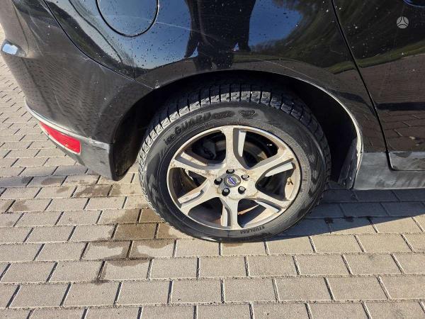 Black Volvo XC60 2013 in Alytus, with an engine capacity of 2.95 L and mileage of 117 thousand km for 5500 €, photo 9 on AUTOMOTO.COM.LV