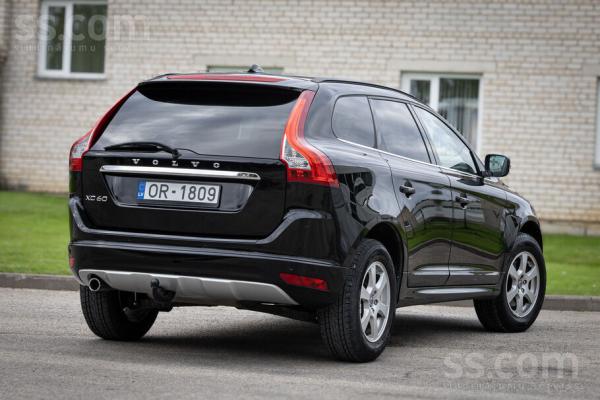 Black Volvo XC60 2013 in Tukums, with an engine capacity of 2.00 L and mileage of 258 thousand km for 10790 €, photo 9 on AUTOMOTO.COM.LV