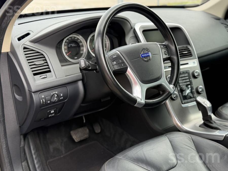 Melns Volvo XC60 2013 Rīga, ar dzinēja tilpumu 2.40 L un nobraukumu 270 tūkst. km par 11450 €, foto 5 vietnē AUTOMOTO.COM.LV