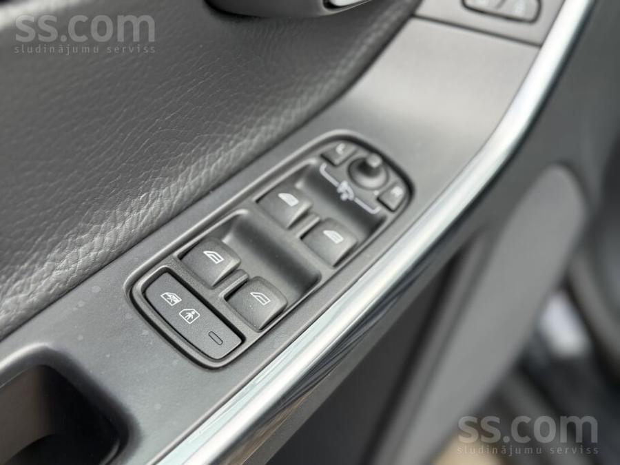 Melns Volvo XC60 2013 Rīga, ar dzinēja tilpumu 2.40 L un nobraukumu 270 tūkst. km par 11450 €, foto 6 vietnē AUTOMOTO.COM.LV