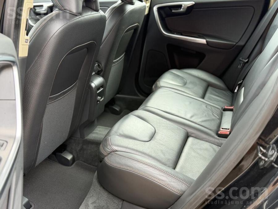 Melns Volvo XC60 2013 Rīga, ar dzinēja tilpumu 2.40 L un nobraukumu 270 tūkst. km par 11450 €, foto 16 vietnē AUTOMOTO.COM.LV