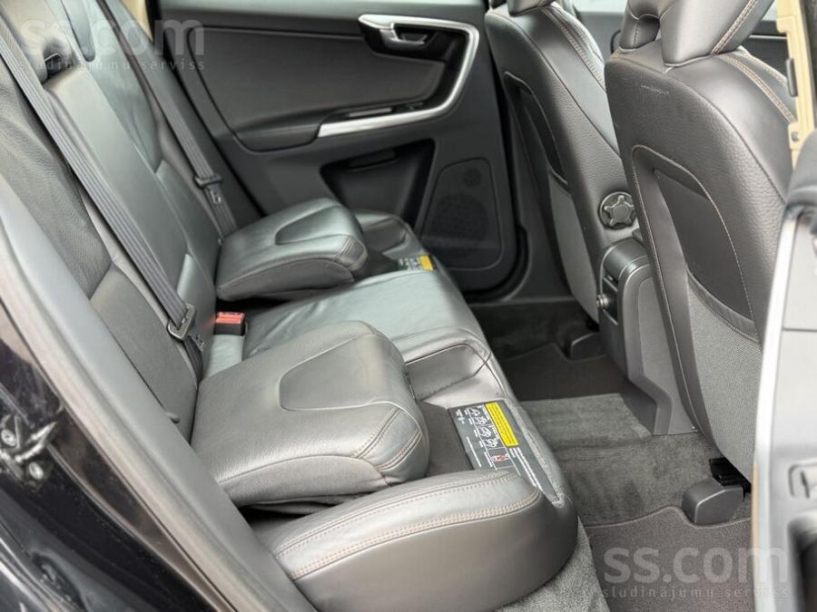 Melns Volvo XC60 2013 Rīga, ar dzinēja tilpumu 2.40 L un nobraukumu 270 tūkst. km par 11450 €, foto 19 vietnē AUTOMOTO.COM.LV