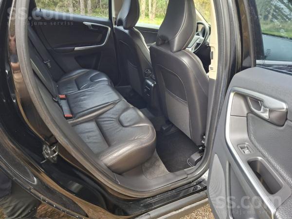 Volvo XC60 2013 Rīga vietnē Melns Volvo XC60 2013 Rīga, ar dzinēja tilpumu 2.40 L un nobraukumu 309 tūkst. km par 8950 €, foto 11 vietnē AUTOMOTO.COM.LV