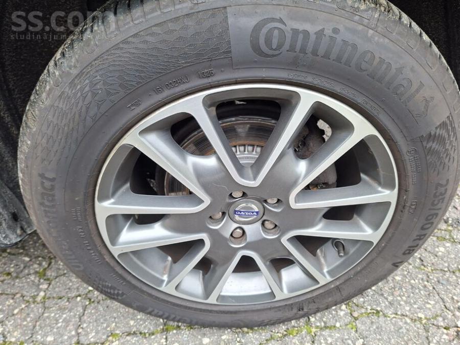 Melns Volvo XC60 2013 Rīga, ar dzinēja tilpumu 2.40 L un nobraukumu 309 tūkst. km par 8950 €, foto 16 vietnē AUTOMOTO.COM.LV