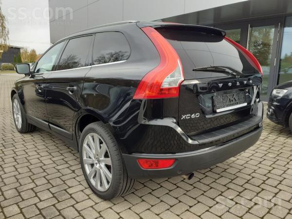 Volvo XC60 2013 Rīga vietnē Melns Volvo XC60 2013 Rīga, ar dzinēja tilpumu 2.00 L un nobraukumu 211 tūkst. km par 12800 €, foto 5 vietnē AUTOMOTO.COM.LV