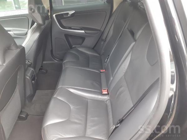 Volvo XC60 2013 Rīga vietnē Melns Volvo XC60 2013 Rīga, ar dzinēja tilpumu 2.00 L un nobraukumu 211 tūkst. km par 12800 €, foto 6 vietnē AUTOMOTO.COM.LV
