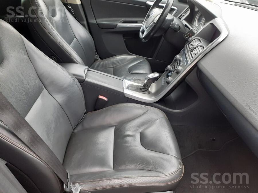 Melns Volvo XC60 2013 Rīga, ar dzinēja tilpumu 2.00 L un nobraukumu 211 tūkst. km par 12800 €, foto 8 vietnē AUTOMOTO.COM.LV