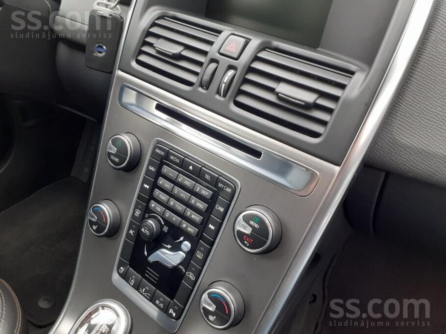 Melns Volvo XC60 2013 Rīga, ar dzinēja tilpumu 2.00 L un nobraukumu 211 tūkst. km par 12800 €, foto 9 vietnē AUTOMOTO.COM.LV