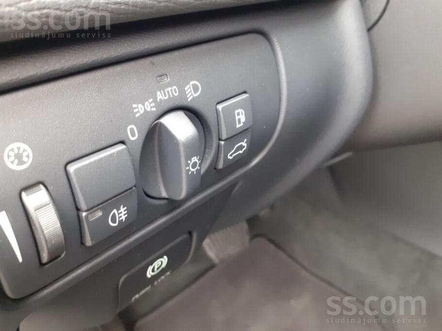 Melns Volvo XC60 2013 Rīga, ar dzinēja tilpumu 2.00 L un nobraukumu 211 tūkst. km par 12800 €, foto 14 vietnē AUTOMOTO.COM.LV