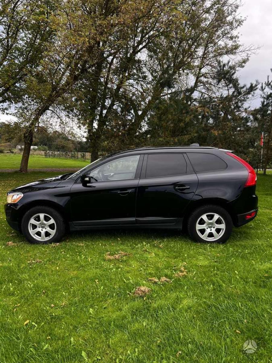 Melns Volvo XC60 2013 Pasvalys, ar dzinēja tilpumu 1.98 L un nobraukumu 259 tūkst. km par 7550 €, foto 9 vietnē AUTOMOTO.COM.LV