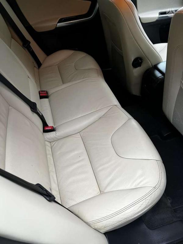 Volvo XC60 2013 Pasvalys vietnÄ Melns Volvo XC60 2013 Pasvalys, ar dzinÄja tilpumu 1.98 L un nobraukumu 259 tÅ«kst. km par 7550 ā¬, foto 11 vietnÄ AUTOMOTO.COM.LV
