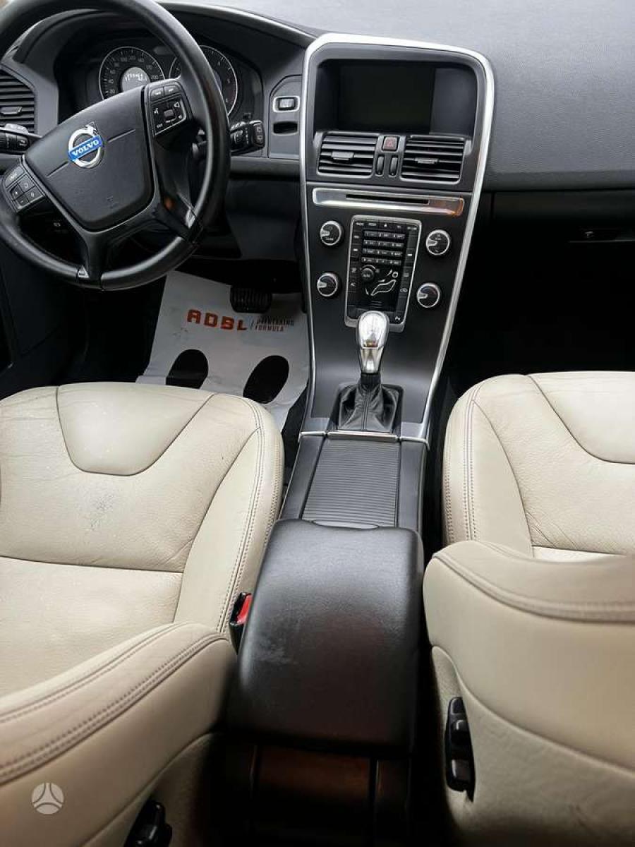 Melns Volvo XC60 2013 Pasvalys, ar dzinēja tilpumu 1.98 L un nobraukumu 259 tūkst. km par 7550 €, foto 12 vietnē AUTOMOTO.COM.LV
