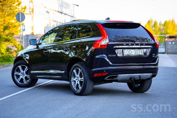 Black Volvo XC60 2014 in Jelgava, with an engine capacity of 2.40 L and mileage of 0 thousand km for 13500 €, photo 7 on AUTOMOTO.COM.LV
