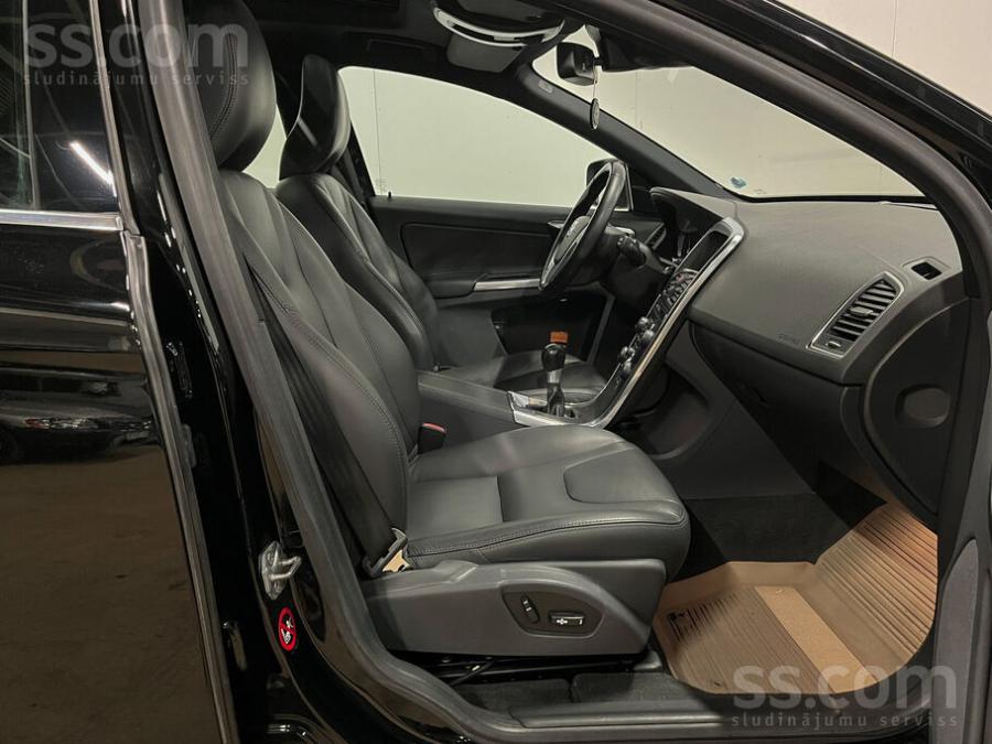 Melns Volvo XC60 2014 Jūrmala, ar dzinēja tilpumu 2.40 L un nobraukumu 295 tūkst. km par 13995 €, foto 19 vietnē AUTOMOTO.COM.LV