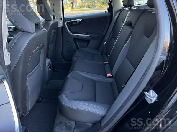 Melns Volvo XC60 2014 Cēsis, ar dzinēja tilpumu 2.00 L un nobraukumu 257 tūkst. km par 9800 €, foto 9 vietnē AUTOMOTO.COM.LV