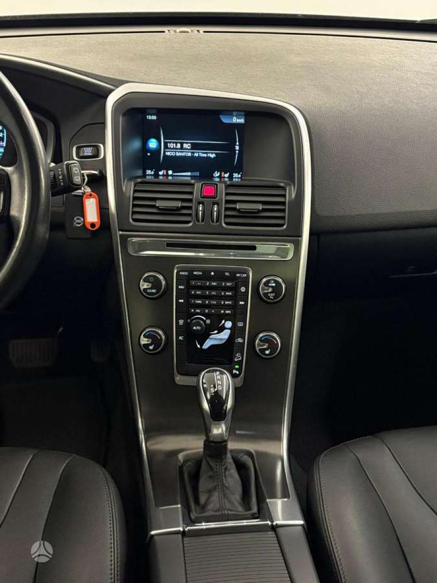 Melns Volvo XC60 2014 Marijampole, ar dzinēja tilpumu 2.40 L un nobraukumu 262 tūkst. km par 13650 €, foto 5 vietnē AUTOMOTO.COM.LV
