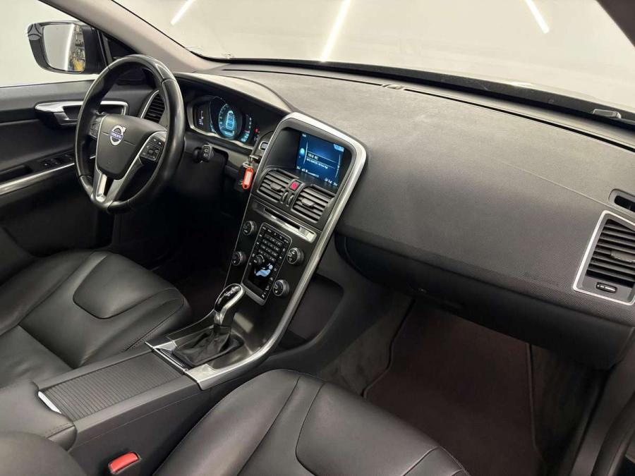 Melns Volvo XC60 2014 Marijampole, ar dzinēja tilpumu 2.40 L un nobraukumu 262 tūkst. km par 13650 €, foto 13 vietnē AUTOMOTO.COM.LV
