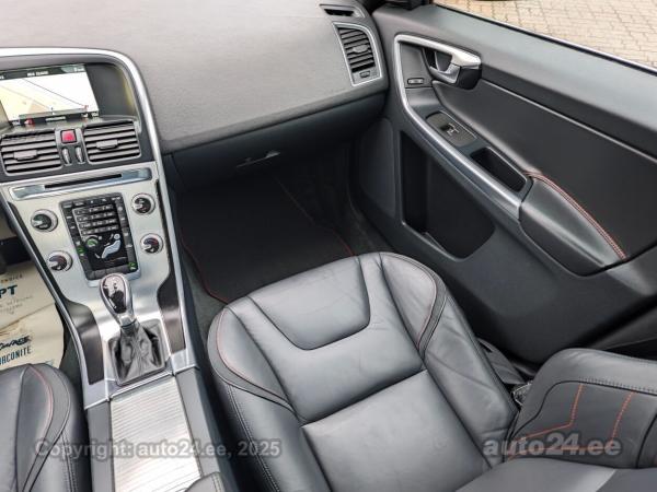 Black Volvo XC60 2014 in Tartu, with an engine capacity of 2.00 L and mileage of 200 thousand km for 13990 €, photo 11 on AUTOMOTO.COM.LV