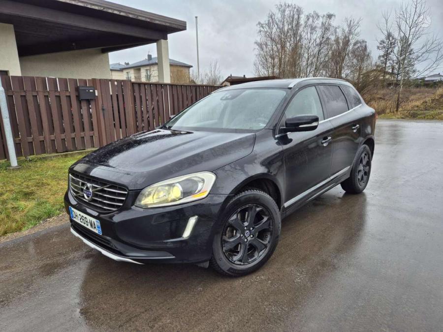 Black Volvo XC60 2014 in Vilnius, with an engine capacity of 2.40 L and mileage of 220 thousand km for 13800 €, photo 4 on AUTOMOTO.COM.LV