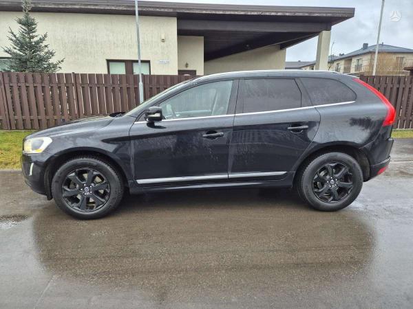 Black Volvo XC60 2014 in Vilnius, with an engine capacity of 2.40 L and mileage of 220 thousand km for 13800 €, photo 5 on AUTOMOTO.COM.LV