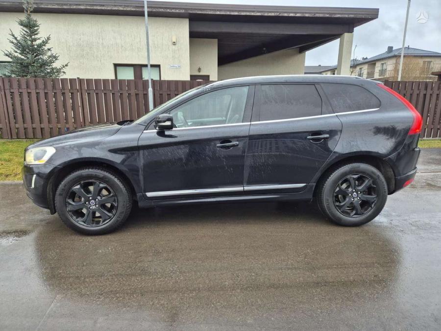 Black Volvo XC60 2014 in Vilnius, with an engine capacity of 2.40 L and mileage of 220 thousand km for 13800 €, photo 5 on AUTOMOTO.COM.LV