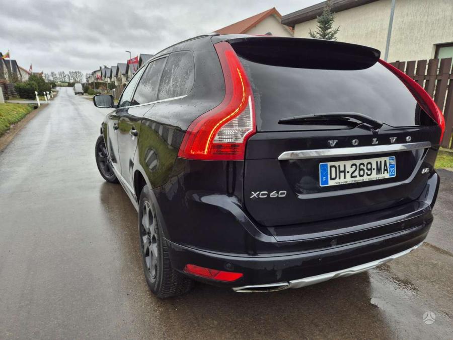 Black Volvo XC60 2014 in Vilnius, with an engine capacity of 2.40 L and mileage of 220 thousand km for 13800 €, photo 8 on AUTOMOTO.COM.LV