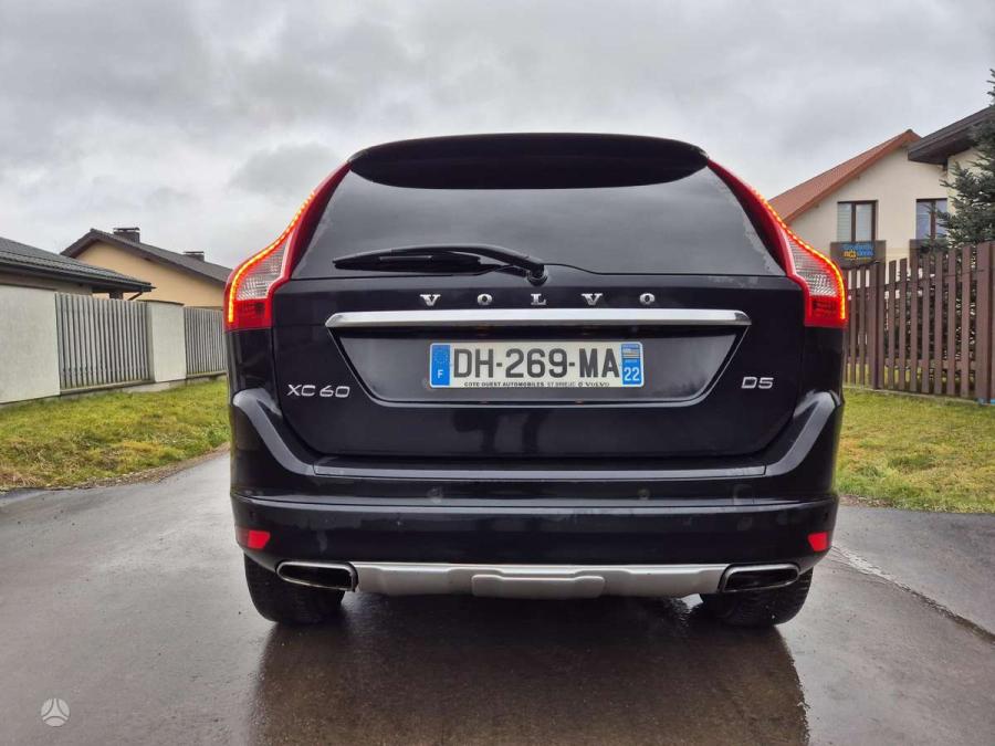 Black Volvo XC60 2014 in Vilnius, with an engine capacity of 2.40 L and mileage of 220 thousand km for 13800 €, photo 9 on AUTOMOTO.COM.LV