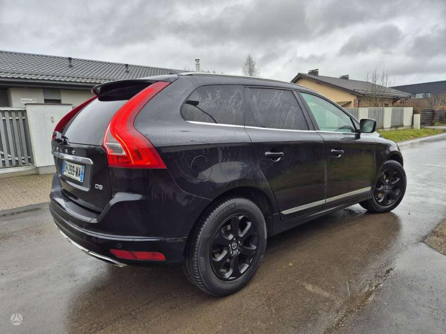 Black Volvo XC60 2014 in Vilnius, with an engine capacity of 2.40 L and mileage of 220 thousand km for 13800 €, photo 11 on AUTOMOTO.COM.LV