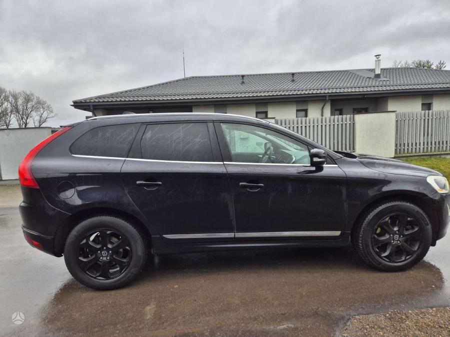 Black Volvo XC60 2014 in Vilnius, with an engine capacity of 2.40 L and mileage of 220 thousand km for 13800 €, photo 12 on AUTOMOTO.COM.LV