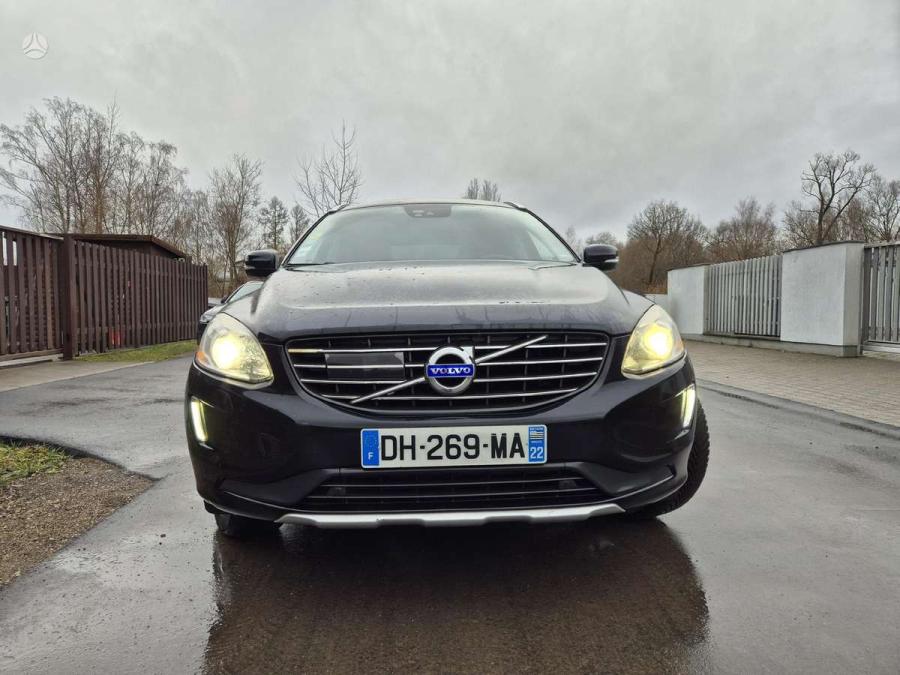 Black Volvo XC60 2014 in Vilnius, with an engine capacity of 2.40 L and mileage of 220 thousand km for 13800 €, photo 16 on AUTOMOTO.COM.LV