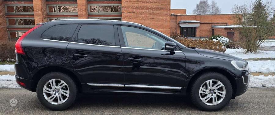 Black Volvo XC60 2014 in Vilnius, with an engine capacity of 1.98 L and mileage of 300 thousand km for 8200 €, photo 4 on AUTOMOTO.COM.LV