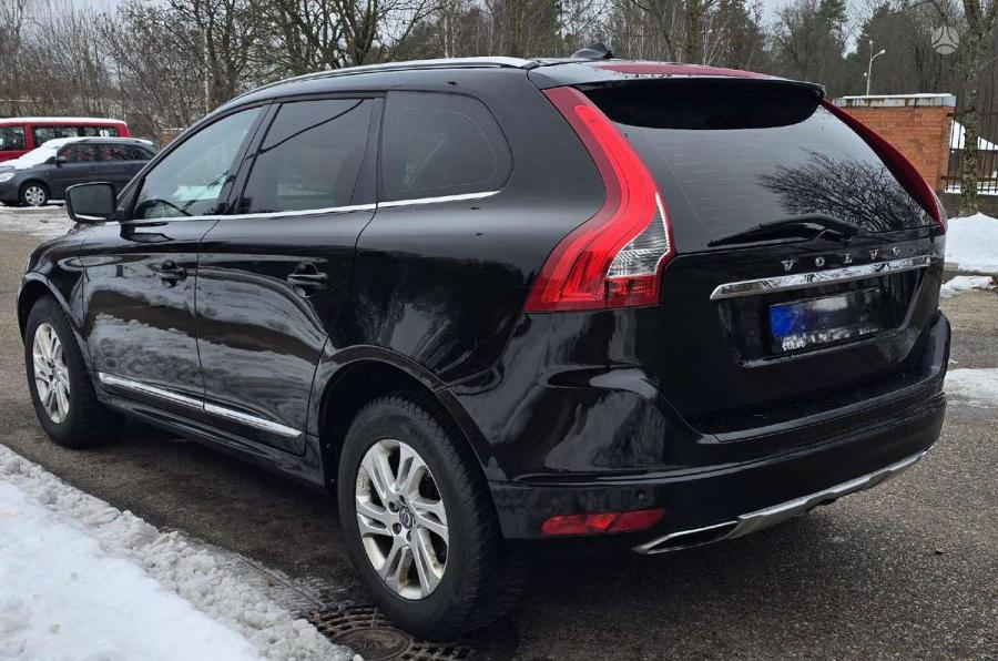 Black Volvo XC60 2014 in Vilnius, with an engine capacity of 1.98 L and mileage of 300 thousand km for 8200 €, photo 5 on AUTOMOTO.COM.LV