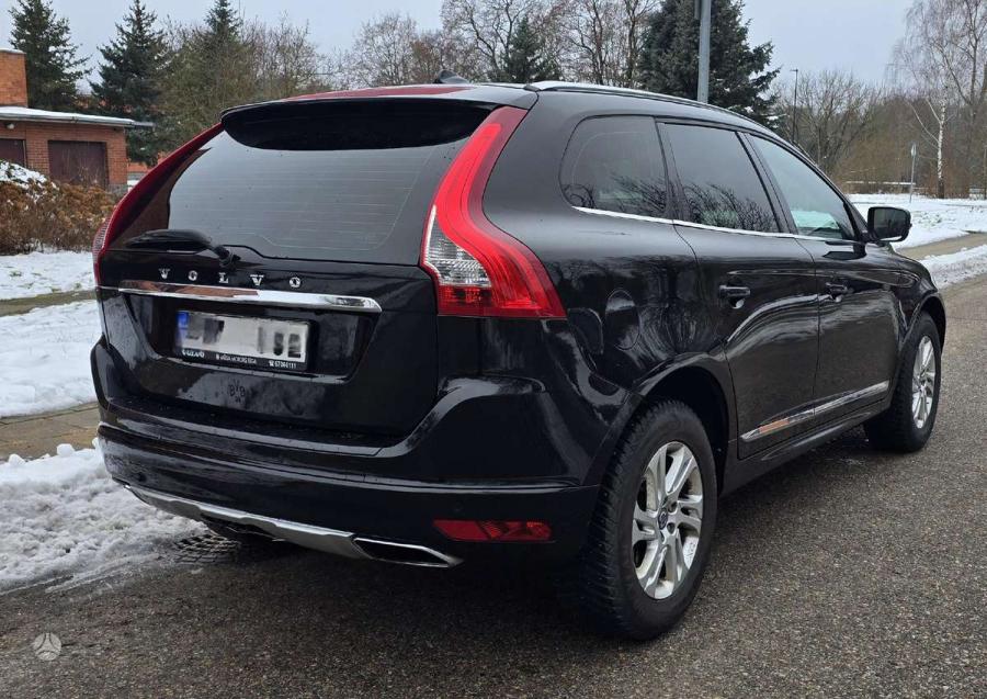 Black Volvo XC60 2014 in Vilnius, with an engine capacity of 1.98 L and mileage of 300 thousand km for 8200 €, photo 7 on AUTOMOTO.COM.LV