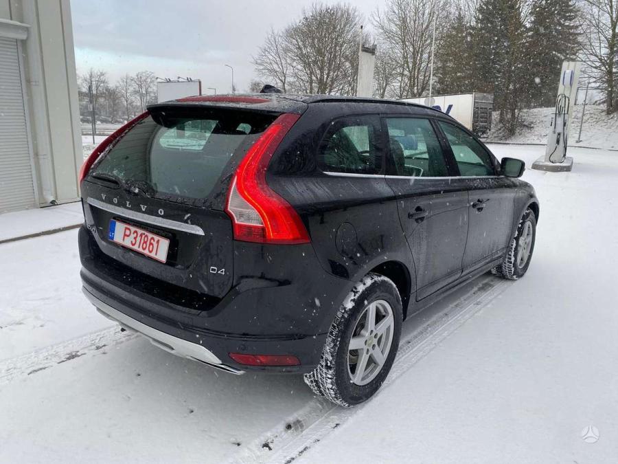 Melns Volvo XC60 2014 Alīta, ar dzinēja tilpumu 1.98 L un nobraukumu 280 tūkst. km par 12450 €, foto 9 vietnē AUTOMOTO.COM.LV