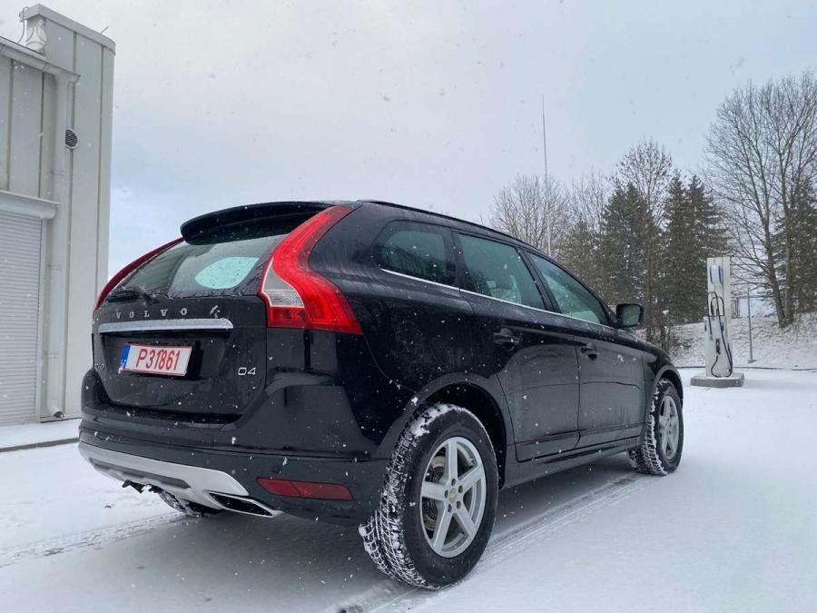 Melns Volvo XC60 2014 Alīta, ar dzinēja tilpumu 1.98 L un nobraukumu 280 tūkst. km par 12450 €, foto 11 vietnē AUTOMOTO.COM.LV