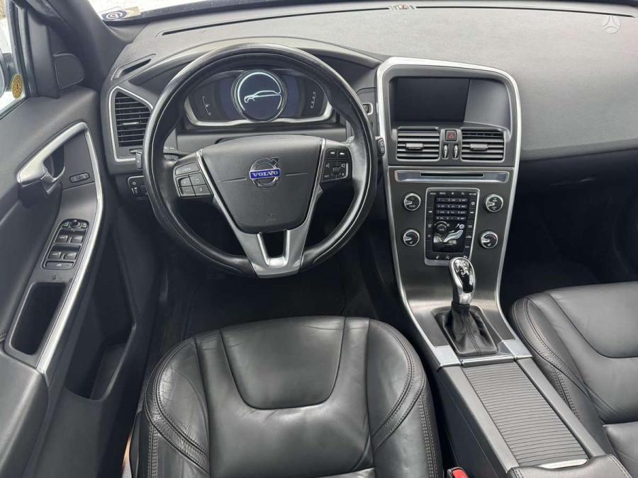 Melns Volvo XC60 2014 Alīta, ar dzinēja tilpumu 1.98 L un nobraukumu 257 tūkst. km par 9799 €, foto 19 vietnē AUTOMOTO.COM.LV