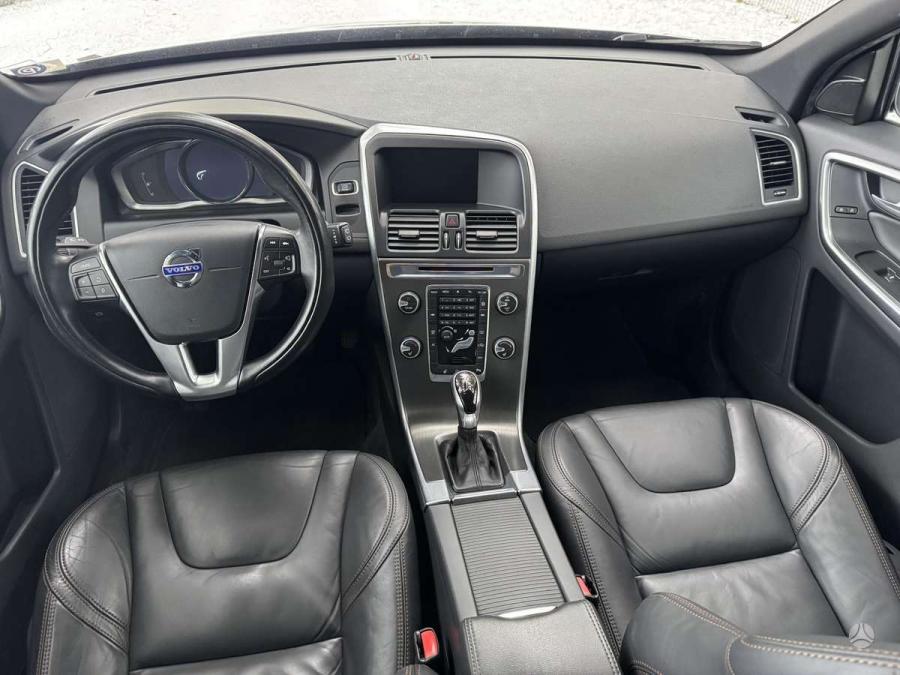 Melns Volvo XC60 2014 Alīta, ar dzinēja tilpumu 1.98 L un nobraukumu 257 tūkst. km par 9799 €, foto 21 vietnē AUTOMOTO.COM.LV
