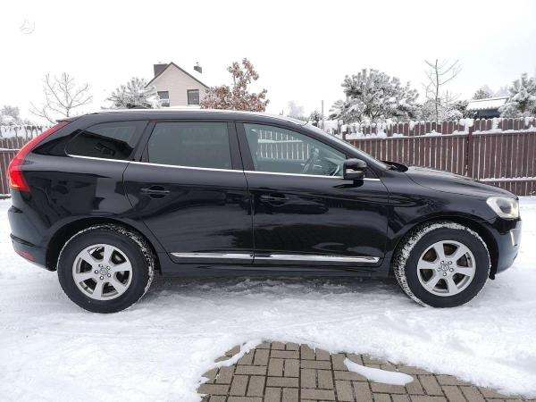 Black Volvo XC60 2014 in Siauliai, with an engine capacity of 1.98 L and mileage of 256 thousand km for 12100 €, photo 8 on AUTOMOTO.COM.LV