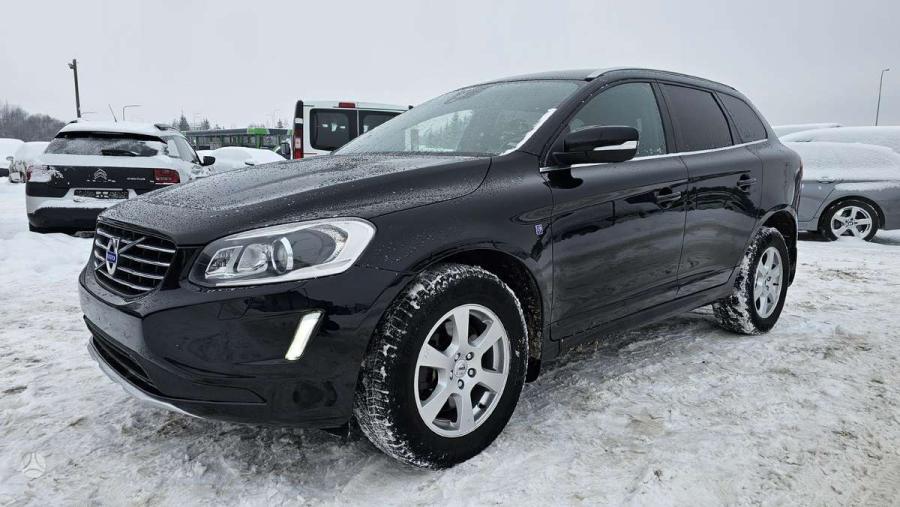 Black Volvo XC60 2014 in Utena, with an engine capacity of 2.40 L and mileage of 200 thousand km for 13650 €, photo 1 on AUTOMOTO.COM.LV