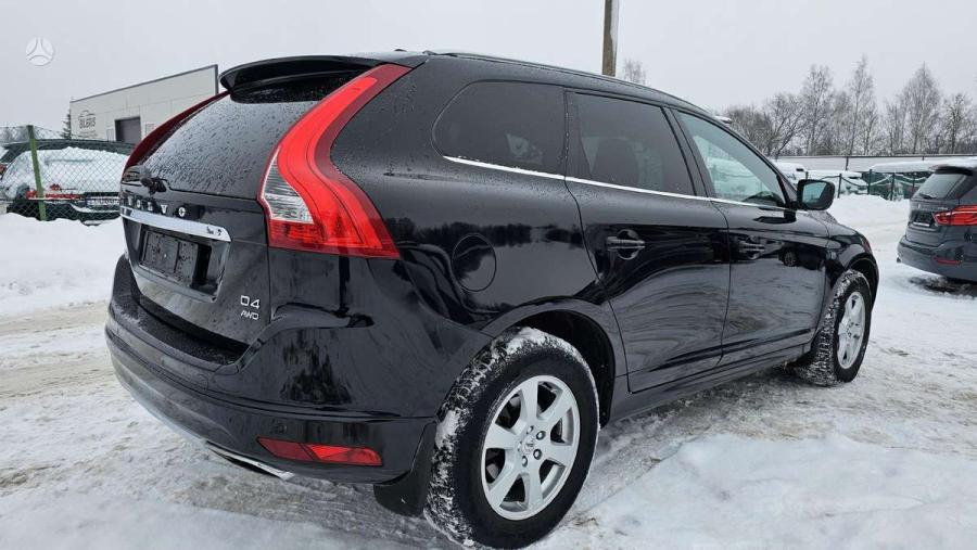 Black Volvo XC60 2014 in Utena, with an engine capacity of 2.40 L and mileage of 200 thousand km for 13650 €, photo 3 on AUTOMOTO.COM.LV